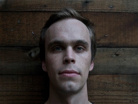 Stream hele genudgivelsen af Peter Brodericks debutalbum - Undertoner